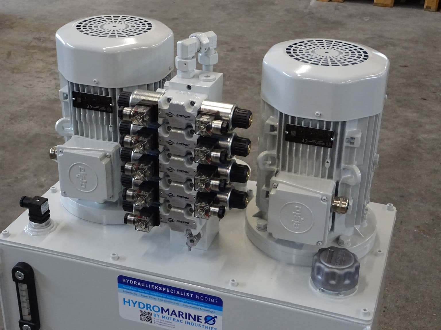 Hydraulic pump set cable handling